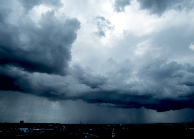 Wolken - Karlsruher Wolkenatlas - Cumulonimbus praecipitatio virga